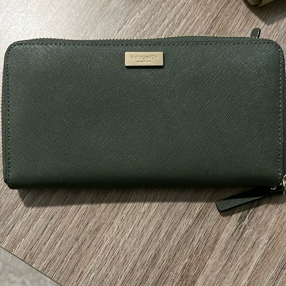 kate spade | Bags | Kate Spade Wallet Hunter Green Like New | Poshmark